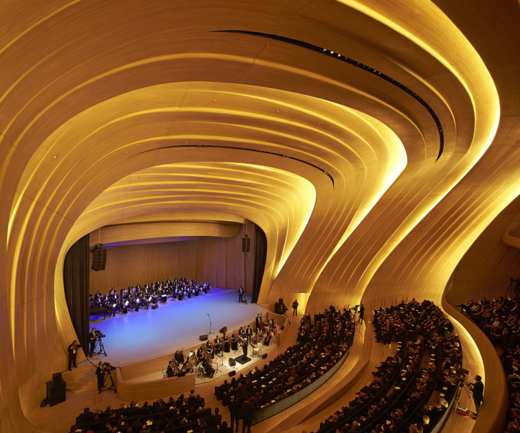 Zaha Hadid, la Arquitecta del Futuro - Woman Essentia